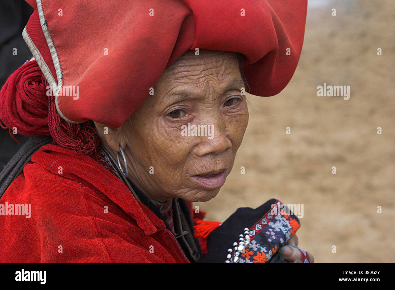 Red dao women hi-res stock photography and images - Alamy