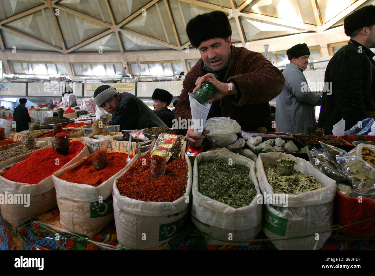 SPICE SELLER SELLS GREEN TEA CHORSUE BAZAAR TASHKENT TASHKENT ...