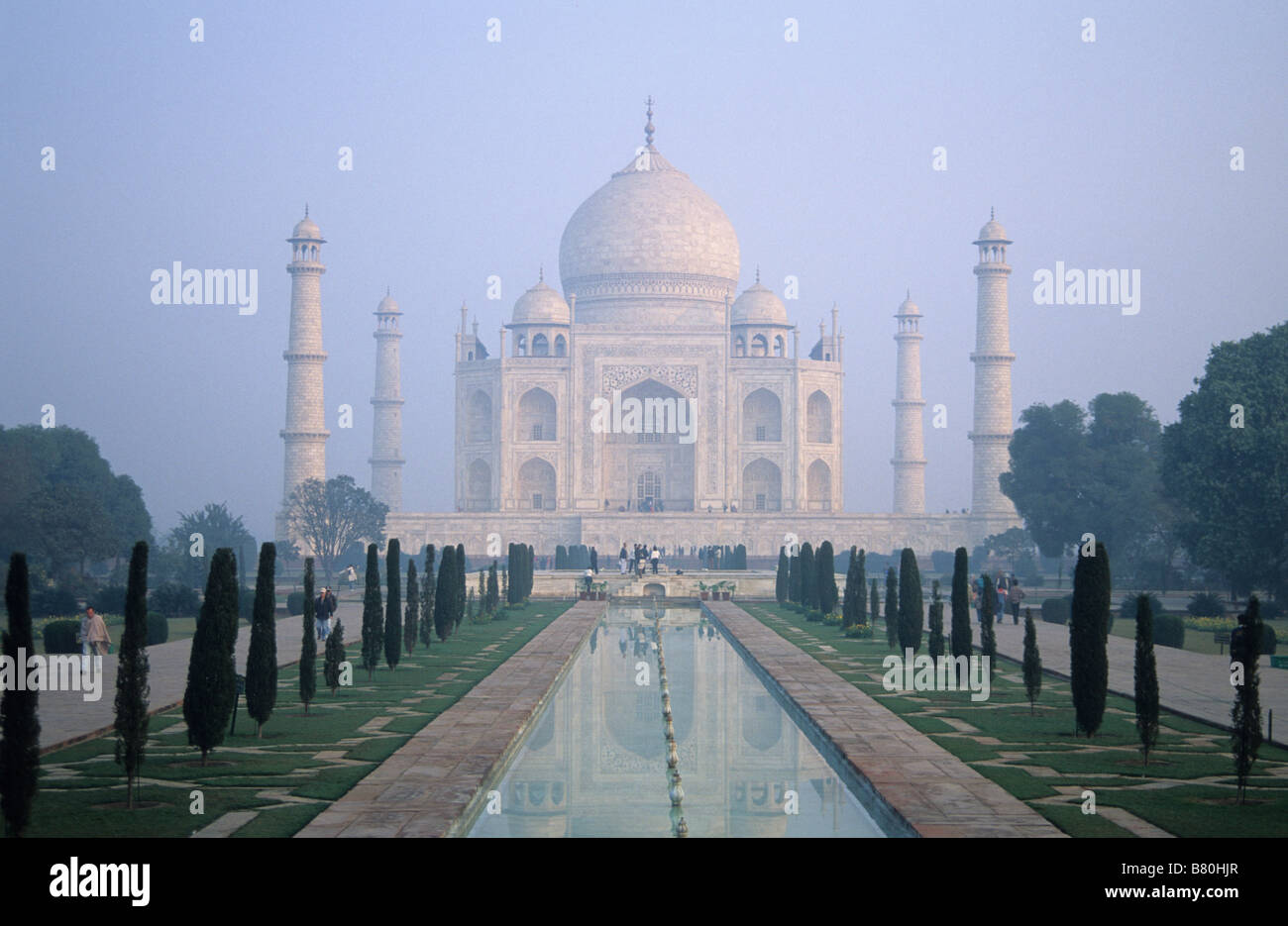 Taj Mahal with classic front gardens and pool Stock Photo - Alamy