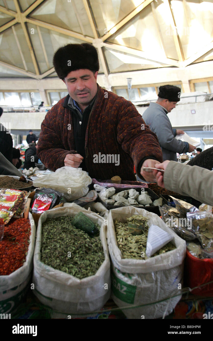 SPICE SELLER SELLS GREEN TEA CHORSUE BAZAAR TASHKENT TASHKENT ...