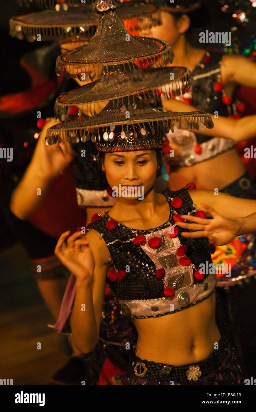Chinese performance art hi-res stock photography and images - Alamy