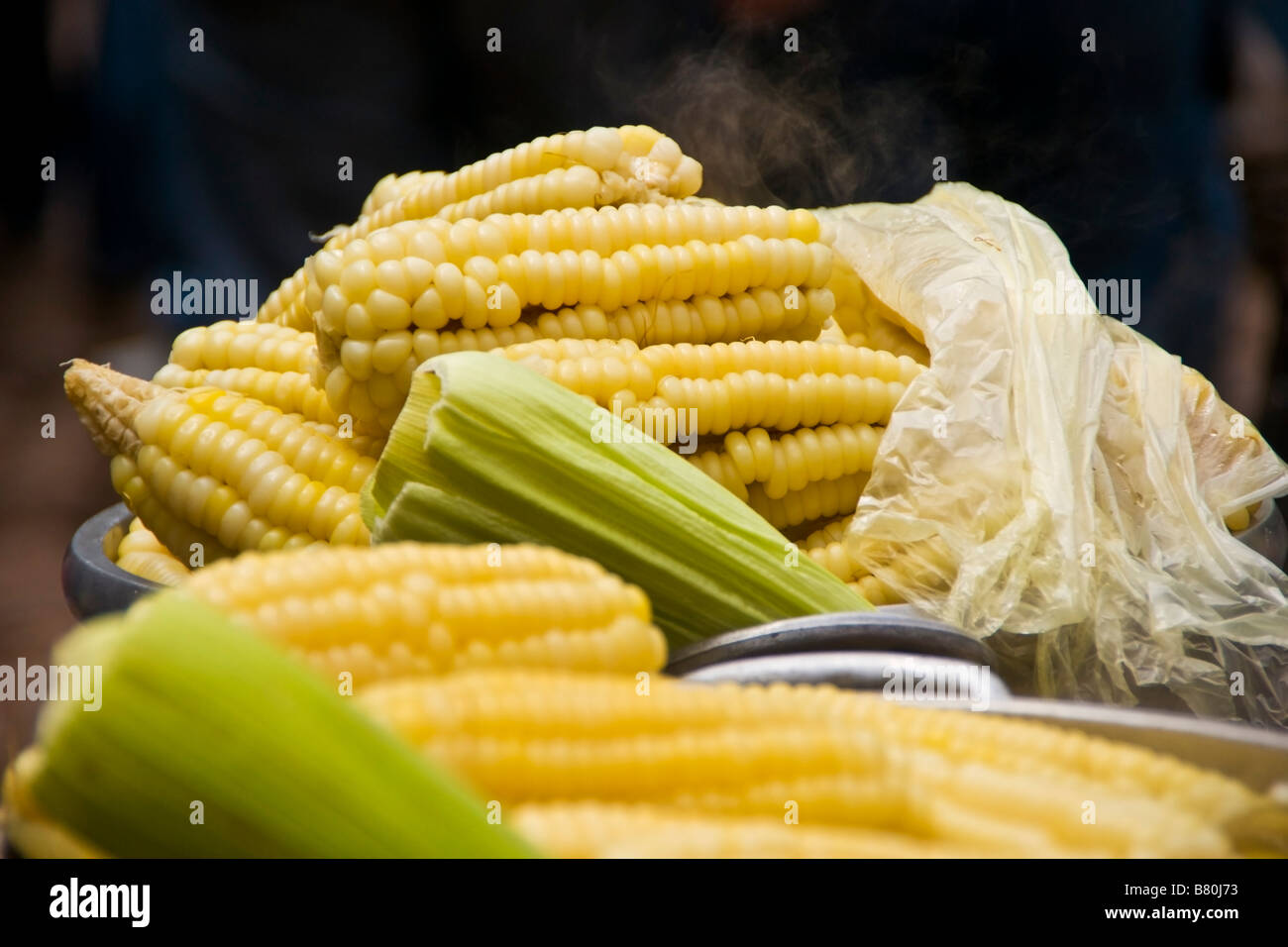 Sweetcorn market hi-res stock photography and images - Alamy