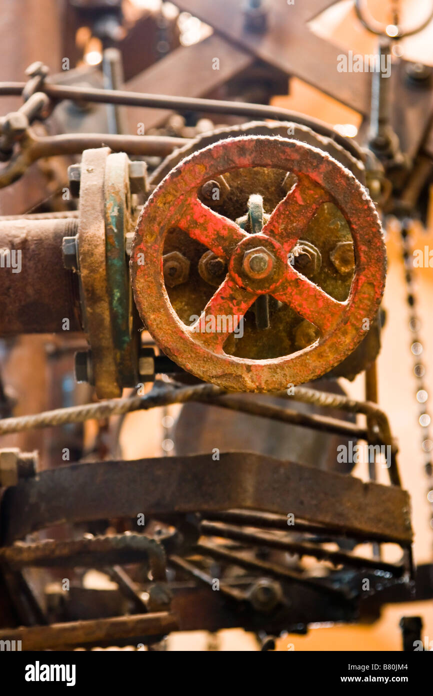 Pulley wheel hi-res stock photography and images - Alamy