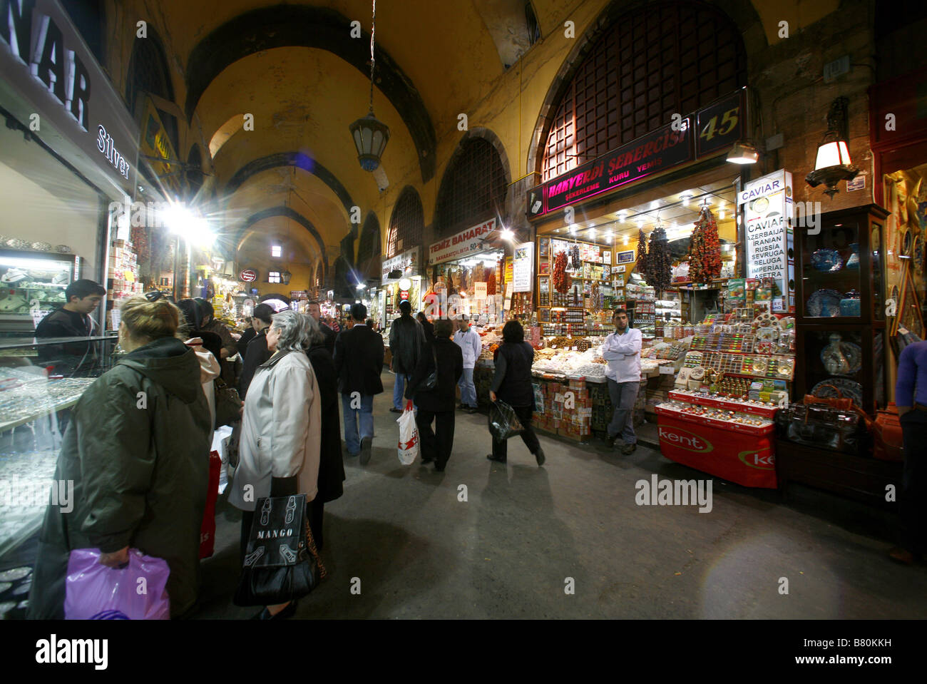 THE SPICE BAZAAR BAZAAR QUARTER ISTANBUL TURKEY ISTANBUL TURKEY 13/02 ...