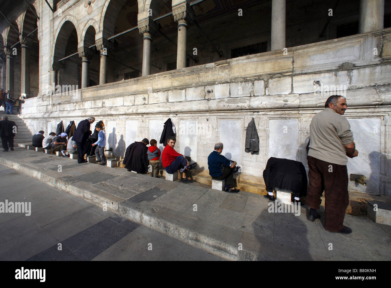 MUSLIMS WASH FEET BEFORE PRAYE ISTANBUL TURKEY BAZAAR QUARTER ISTANBUL ...