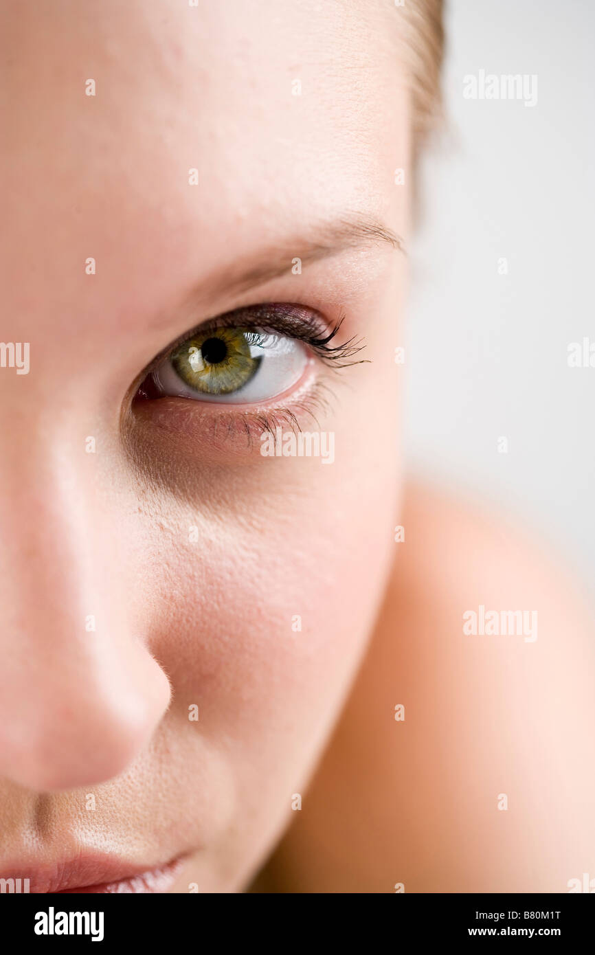 Woman looking up and left hi-res stock photography and images - Alamy