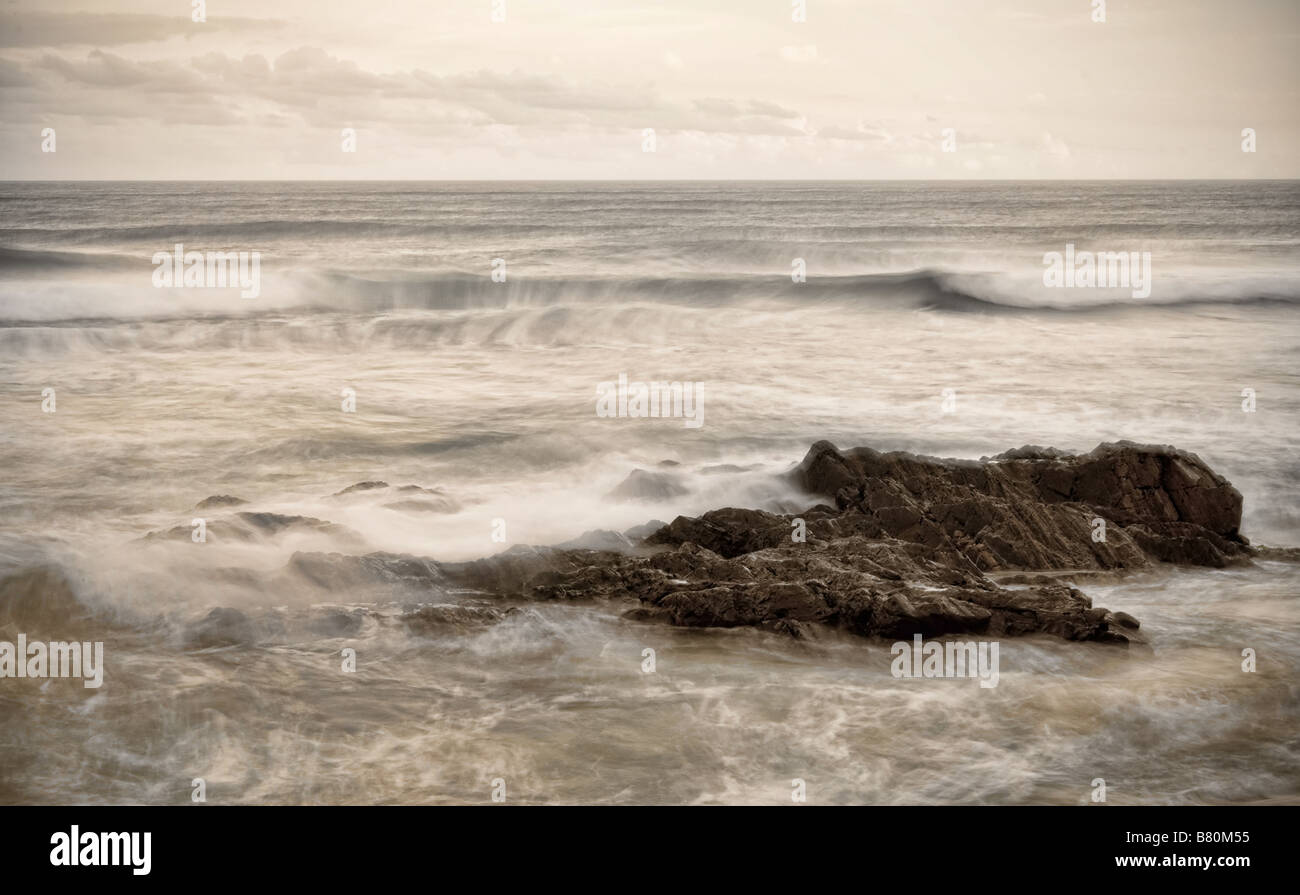 Water with rocks hi-res stock photography and images - Alamy