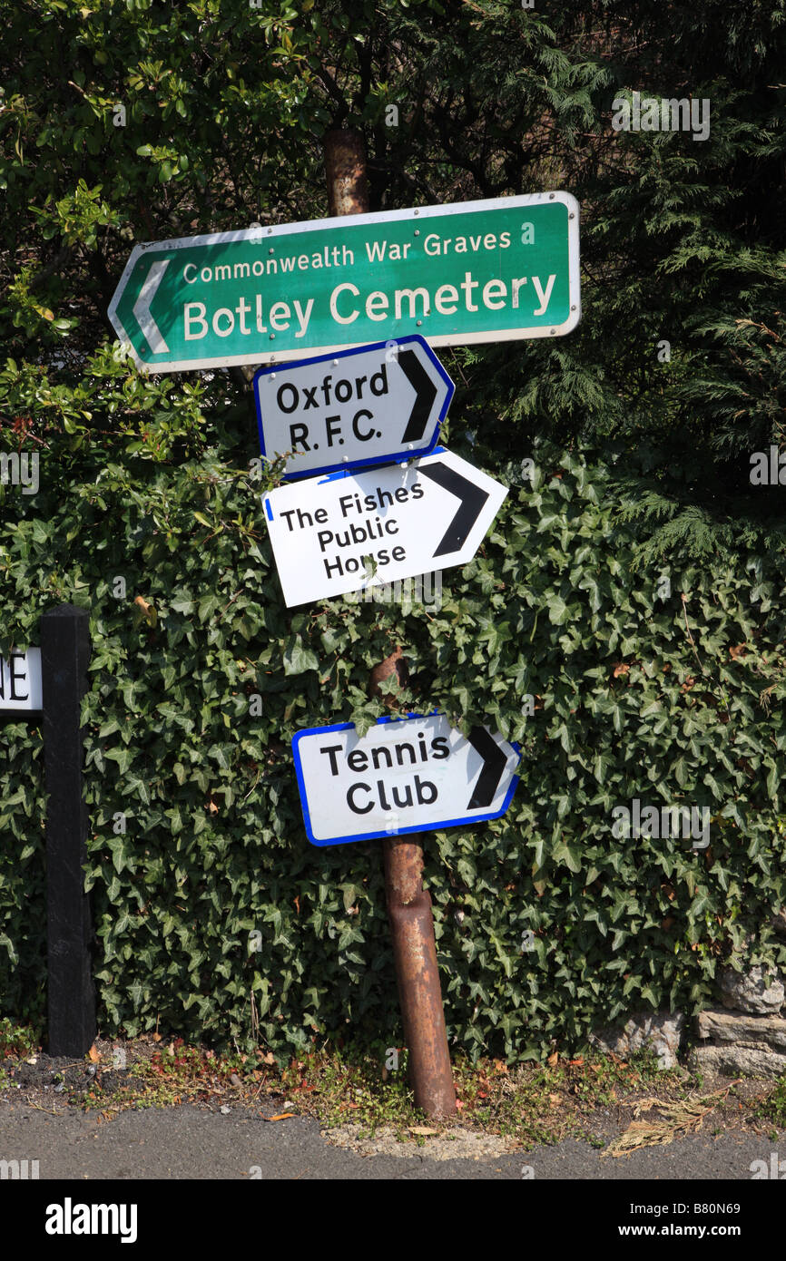 Signs giving information hi-res stock photography and images - Alamy