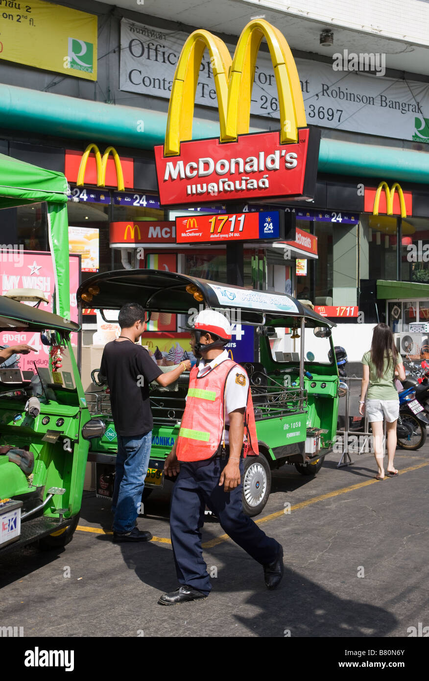 Mcdonalds sign in thailand hi-res stock photography and images - Alamy