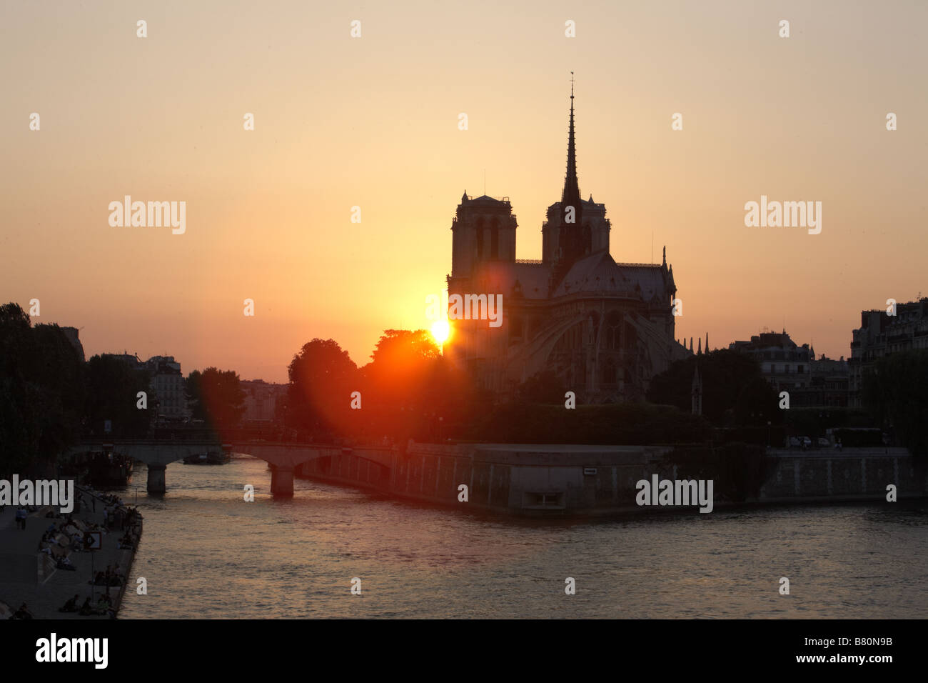 Rear view notre dame cathedral hi-res stock photography and images - Alamy