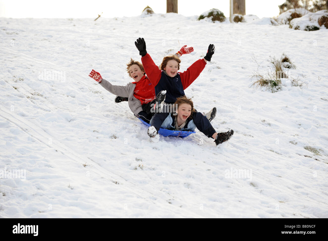 Children playing sport uk hi-res stock photography and images - Alamy