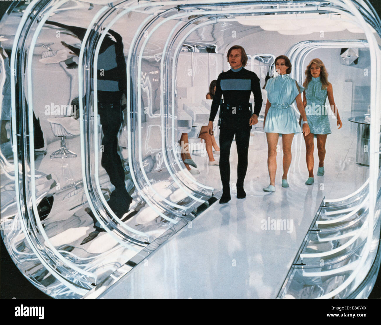 Logan's Run Year: 1976 USA Michael York , Jenny Agutter, Farrah Fawcett ...
