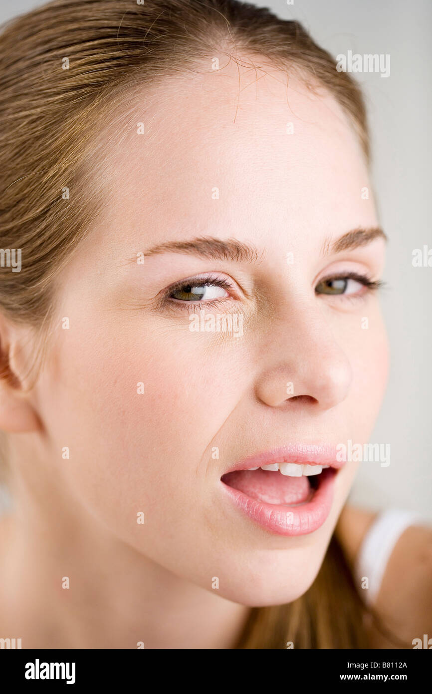 Woman looking up and right hi-res stock photography and images - Alamy