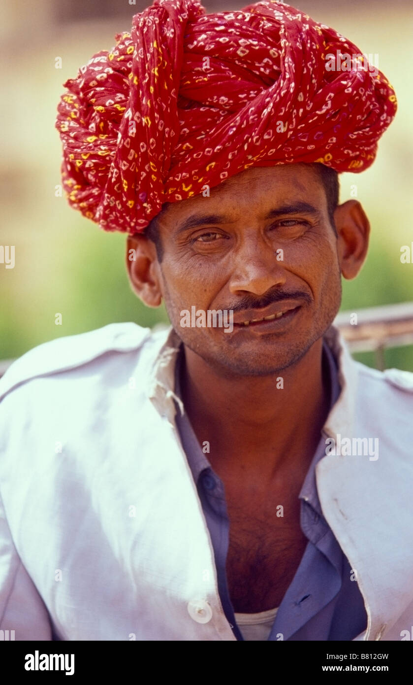 Portrait of a mahout (elephant driver) im Amber Fort, Jaipur, India ...