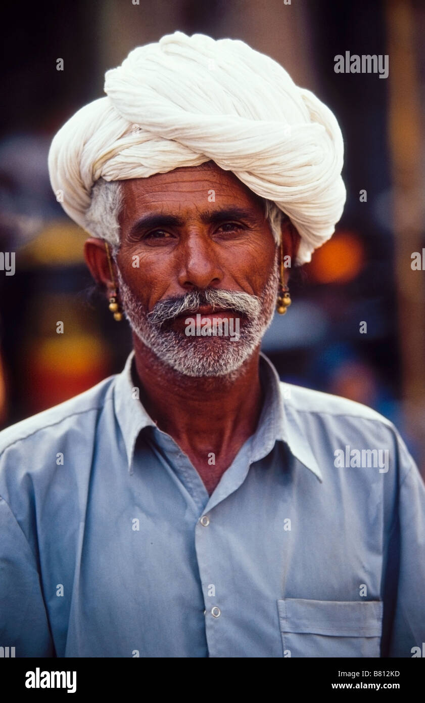 Portrait of a turbaned man in Jaipur, Rajasthan Stock Photo - Alamy