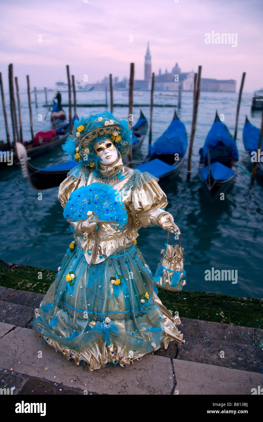 Venice carnival mask gondola hi-res stock photography and images - Alamy