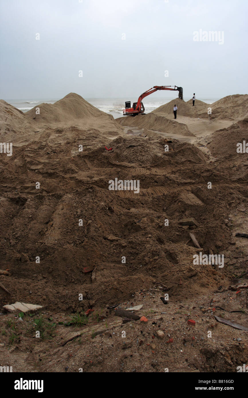 Modern excavator digging sand on hi-res stock photography and images ...
