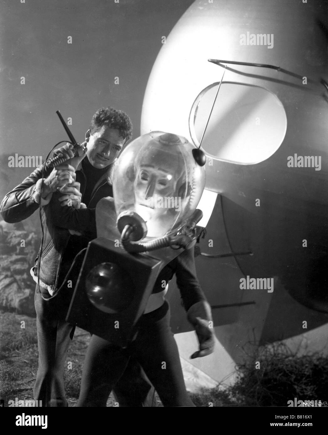 The Man from Planet X The Man from Planet X Year: 1951 USA Robert ...