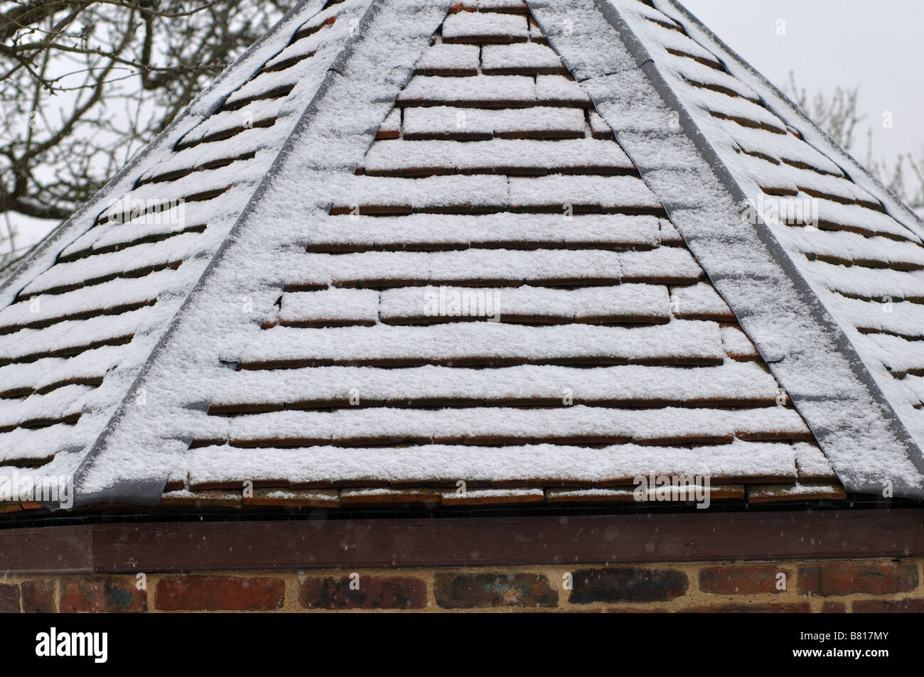 Roof snow tiles hi-res stock photography and images - Alamy