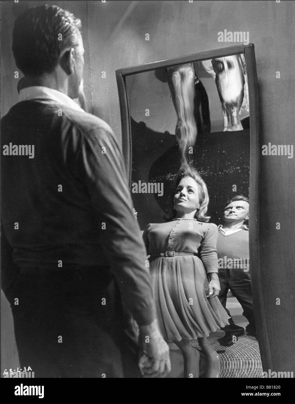 Cast a Giant Shadow Year: 1966 USA Kirk Douglas, Angie Dickinson ...