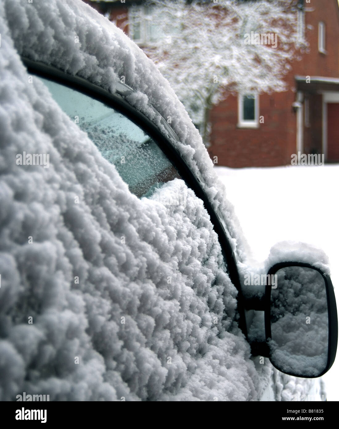 CAR IN SNOW Stock Photo - Alamy