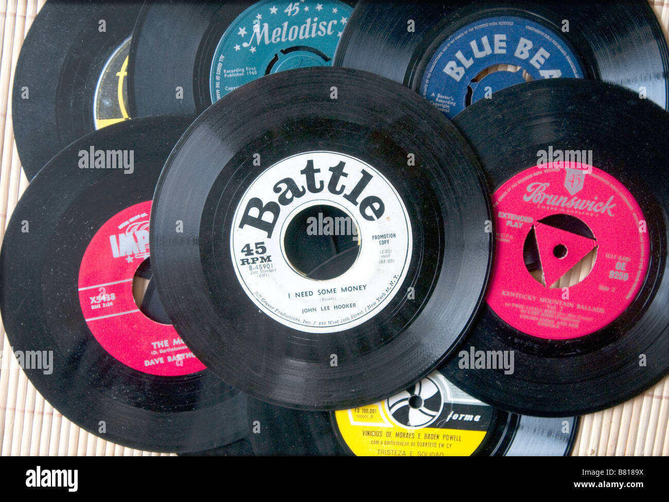 Old 45 singles hi-res stock photography and images - Alamy