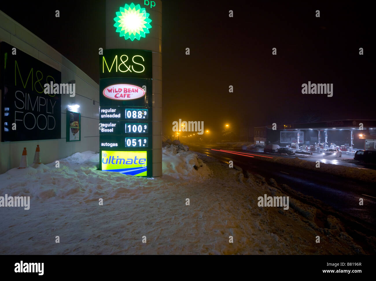 Petrol station at night snow hi-res stock photography and images - Alamy
