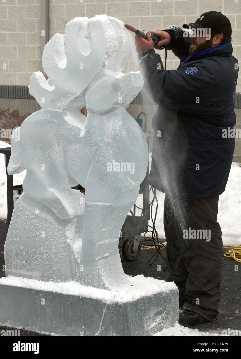 Ice carving hi-res stock photography and images - Alamy