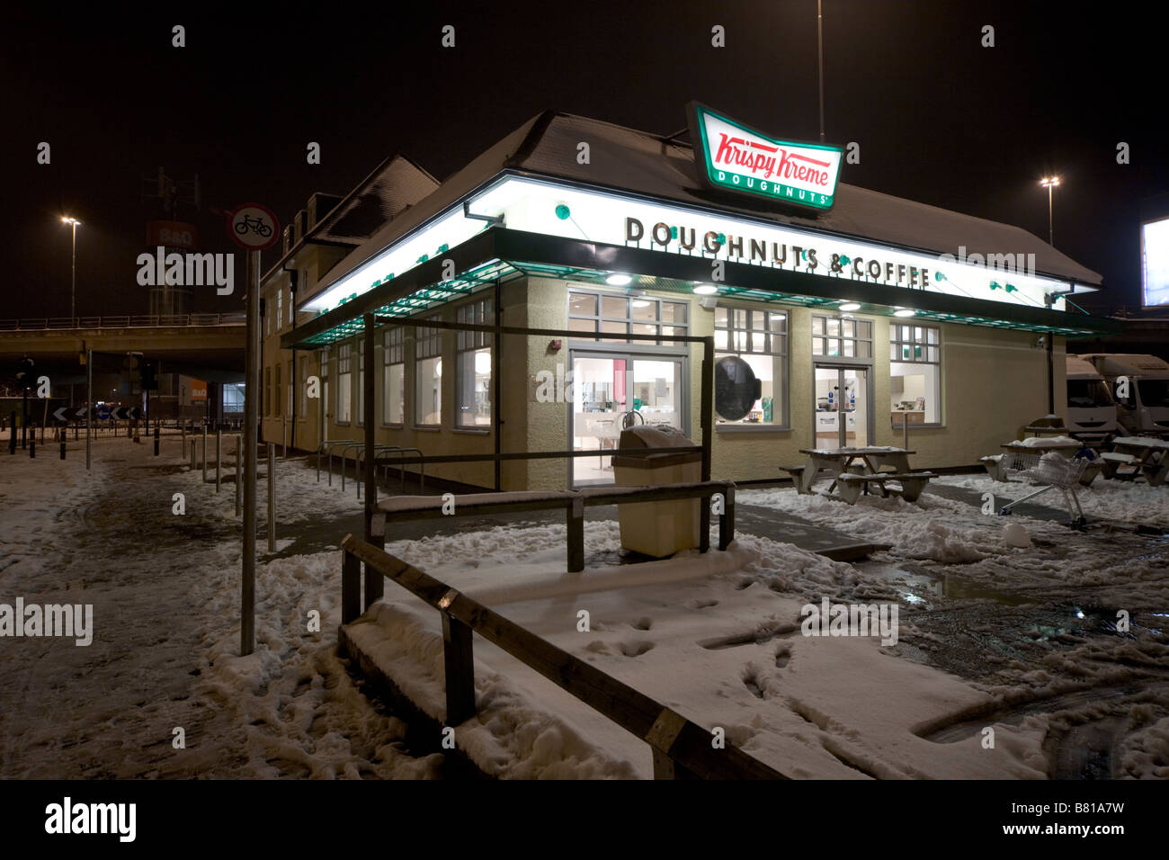 Krispy Kreme doughnut fast food restaurant at night in snow Raynes Park ...