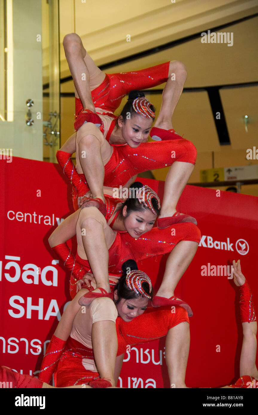 Chinese acrobats strength hi-res stock photography and images - Alamy