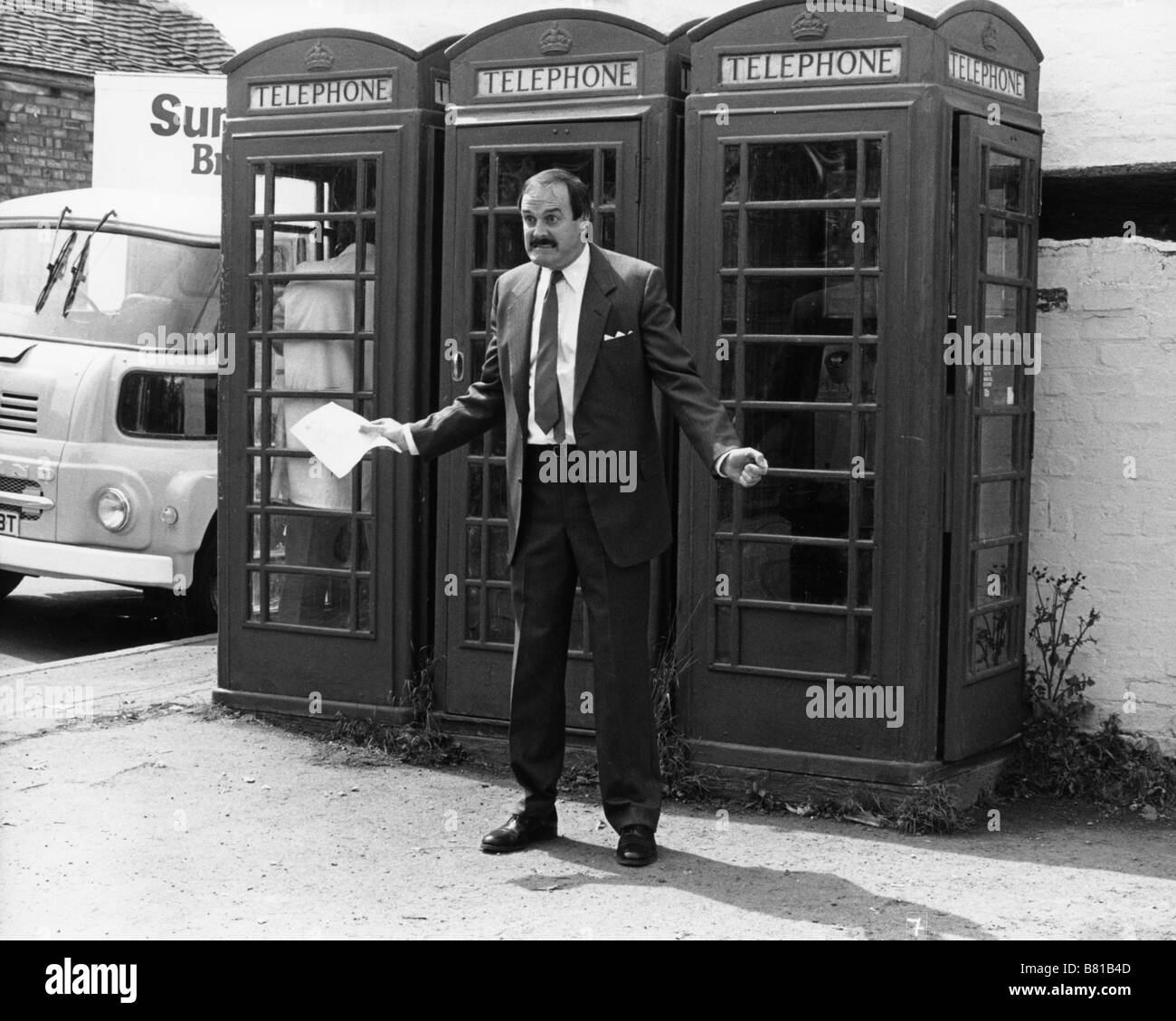 Clockwise Year: 1986 - uk John Cleese Director: Christopher Morahan ...