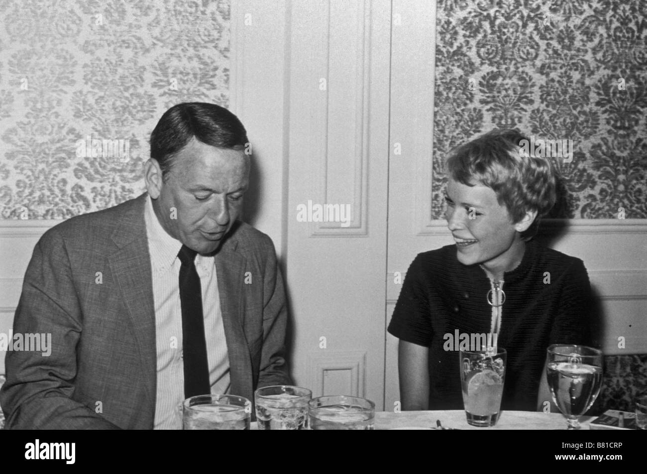 Mia farrow frank sinatra hi-res stock photography and images - Alamy