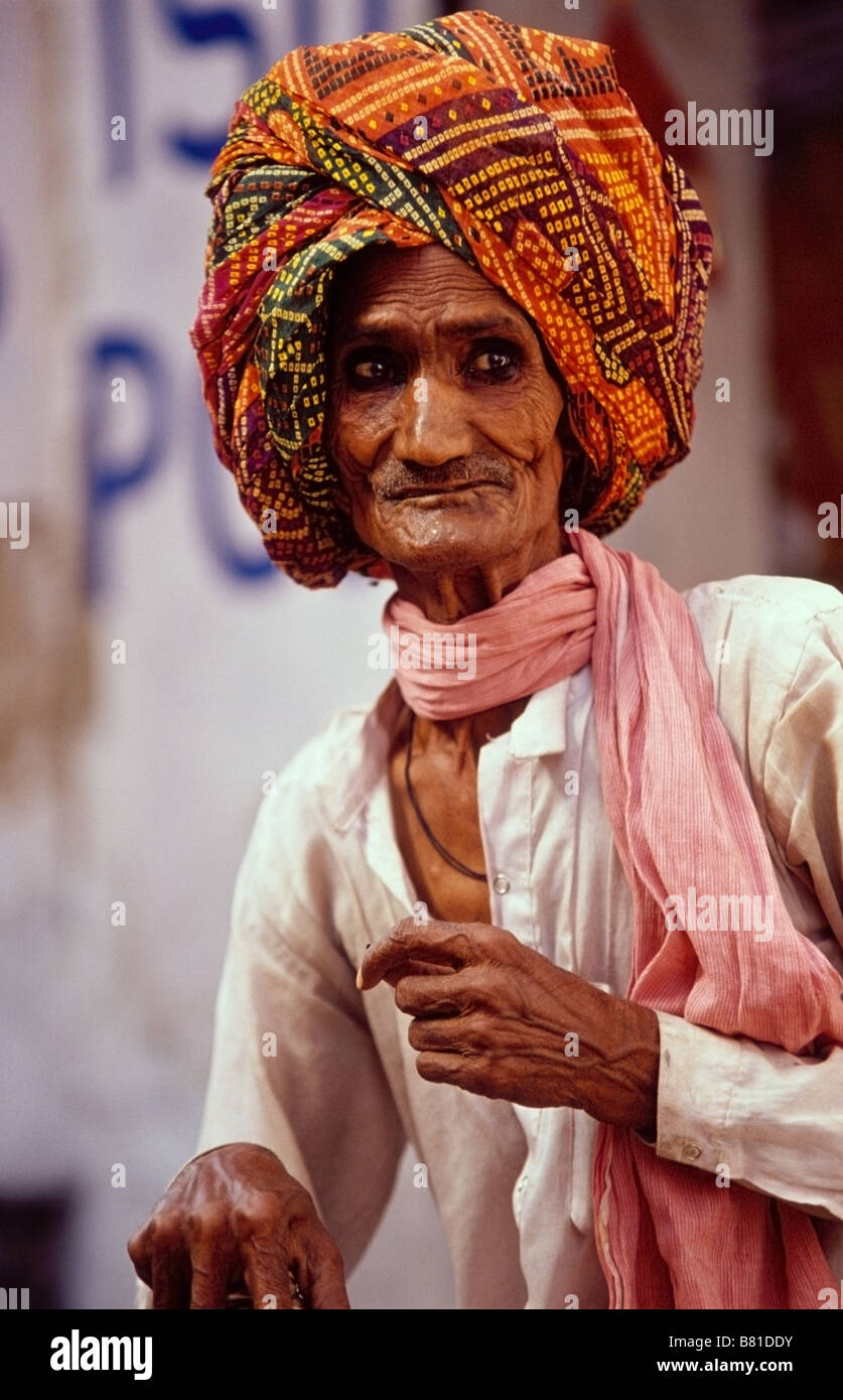 Turbaned old man hi-res stock photography and images - Alamy