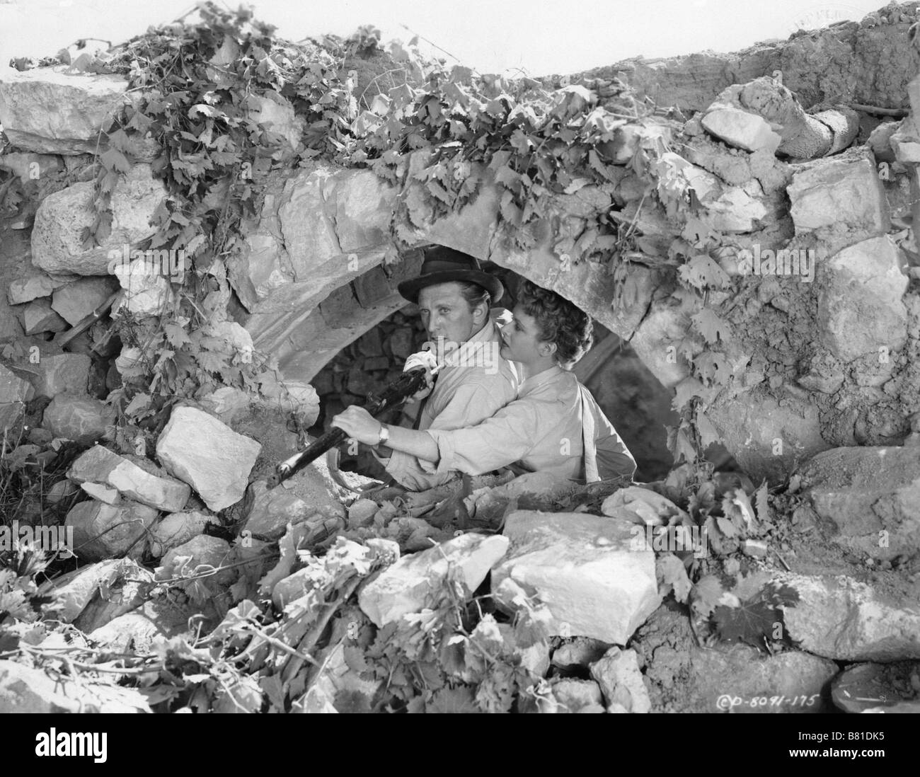 The Juggler Year: 1953 USA Kirk Douglas, Milly Vitale Director: Edward ...