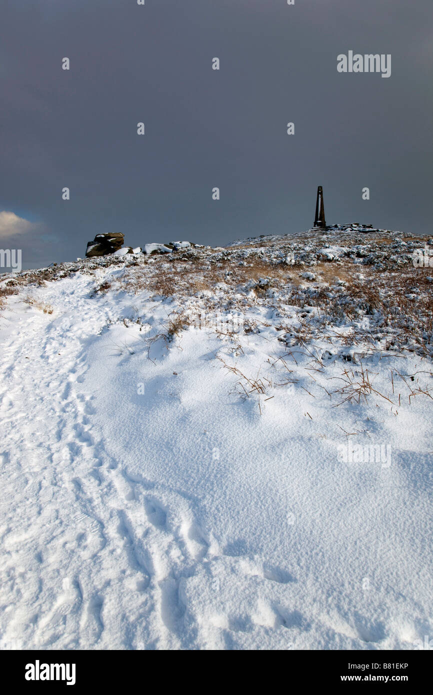 carn brea monument in snow camborne cornwall Stock Photo - Alamy