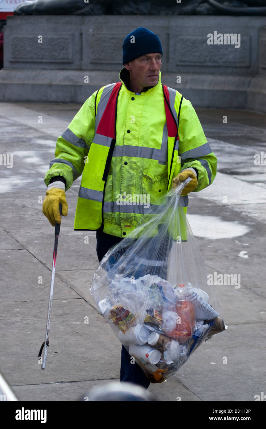 Garbage street hi-res stock photography and images - Alamy