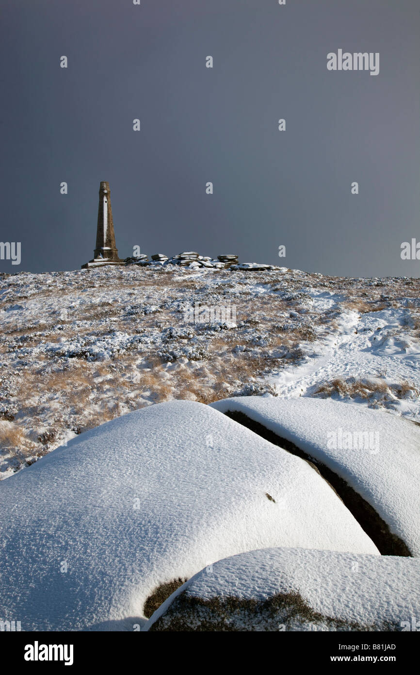 carn brea monument in snow camborne cornwall Stock Photo - Alamy