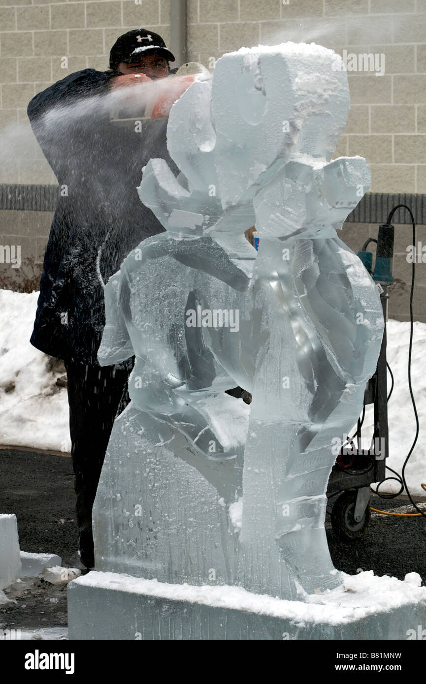 Ice carving hi-res stock photography and images - Alamy