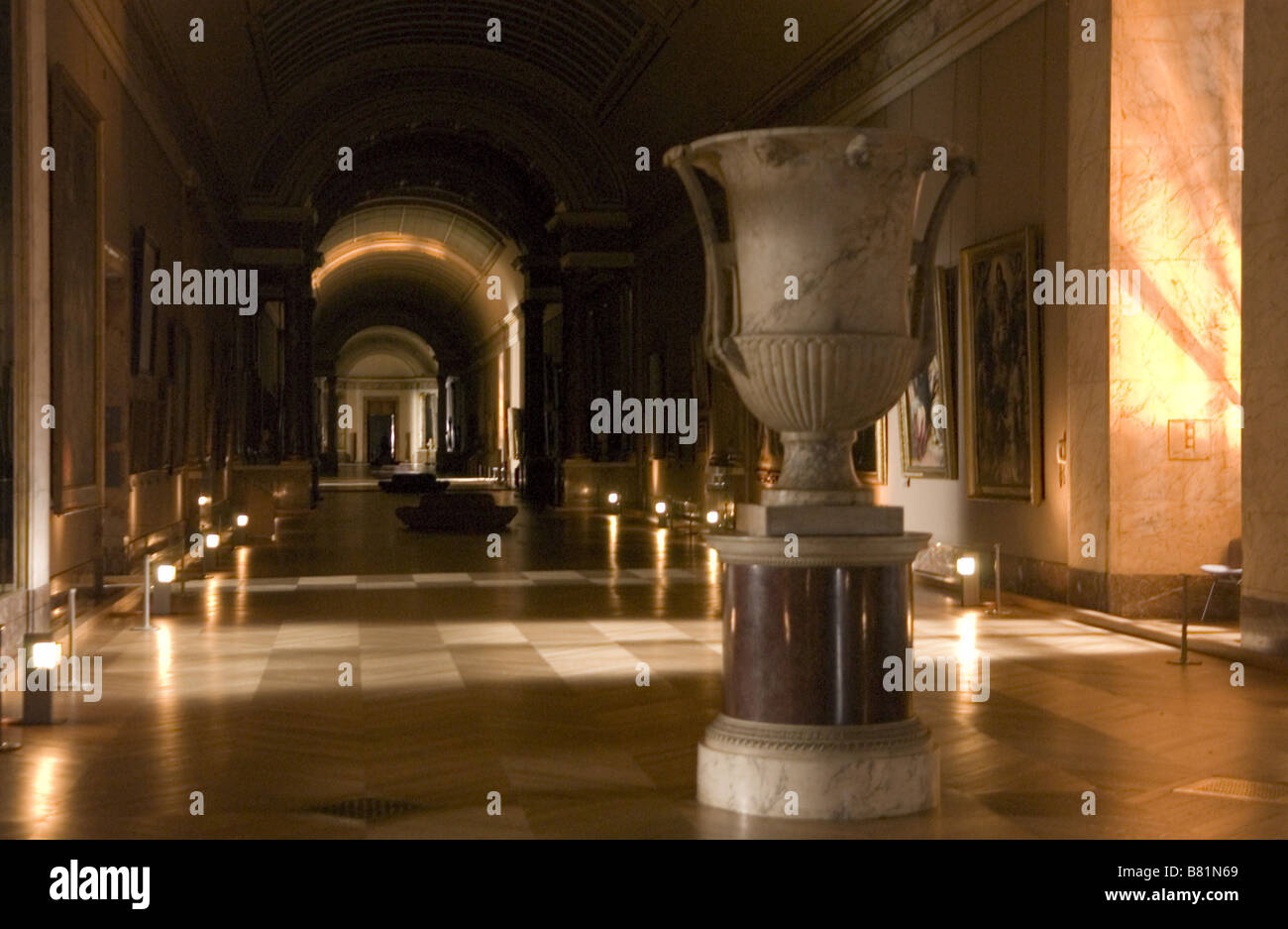 La grande galerie du louvre hi-res stock photography and images - Alamy