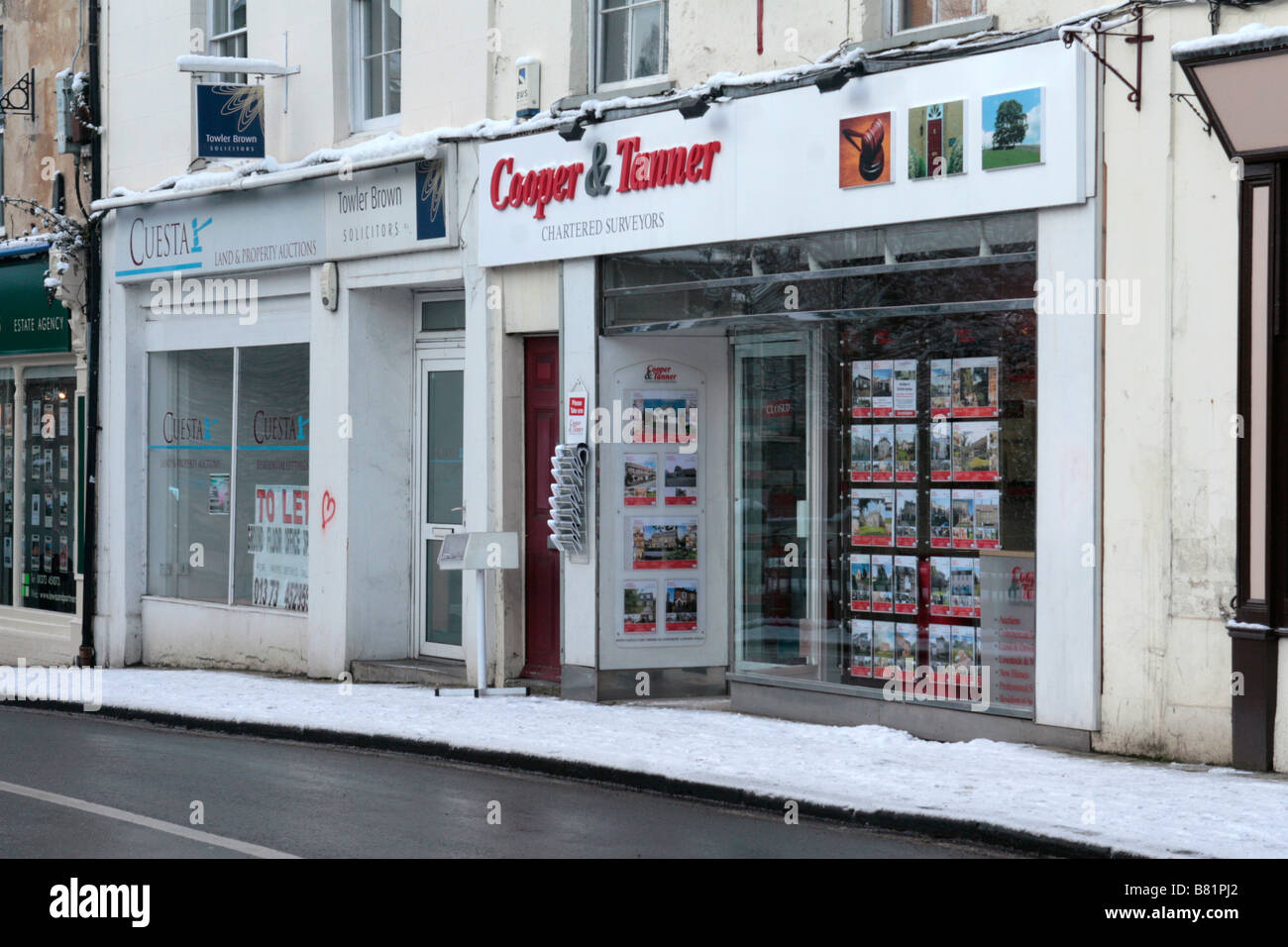 Frome market place in the snow hi-res stock photography and images - Alamy