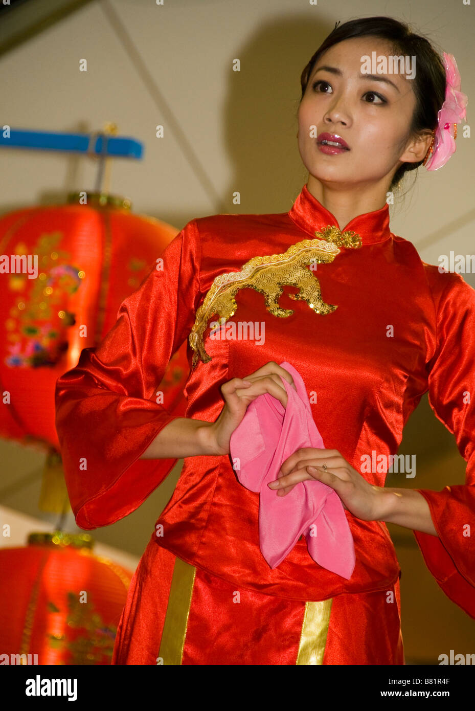 Asia asian performer colorful dance hi-res stock photography and images ...