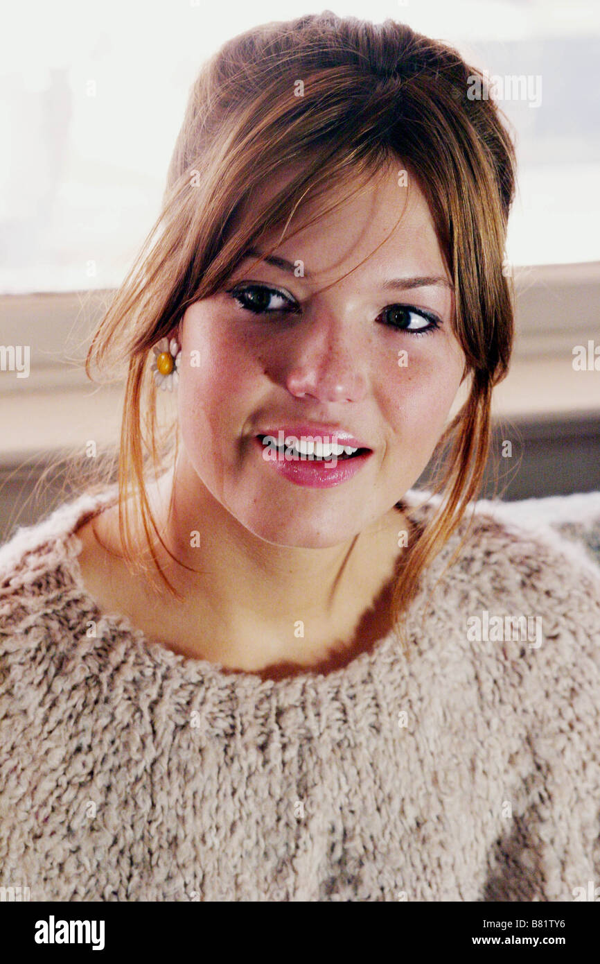 Mandy moore romance cigarettes 2005 hi-res stock photography and images ...