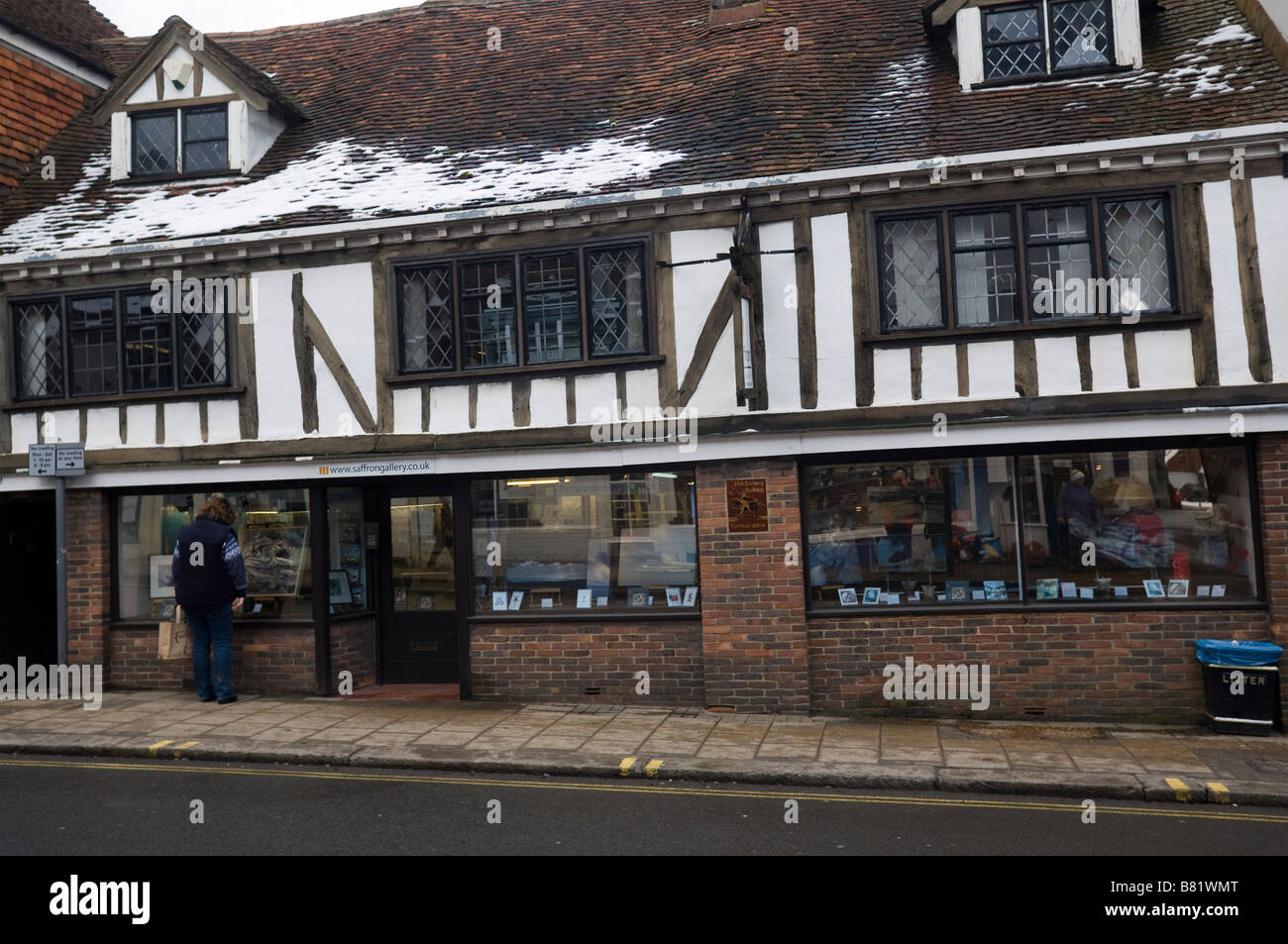 Old half timbered shop in battle high street hi-res stock photography ...