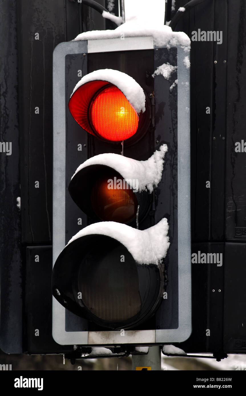 Red light traffic signal uk hi-res stock photography and images - Alamy