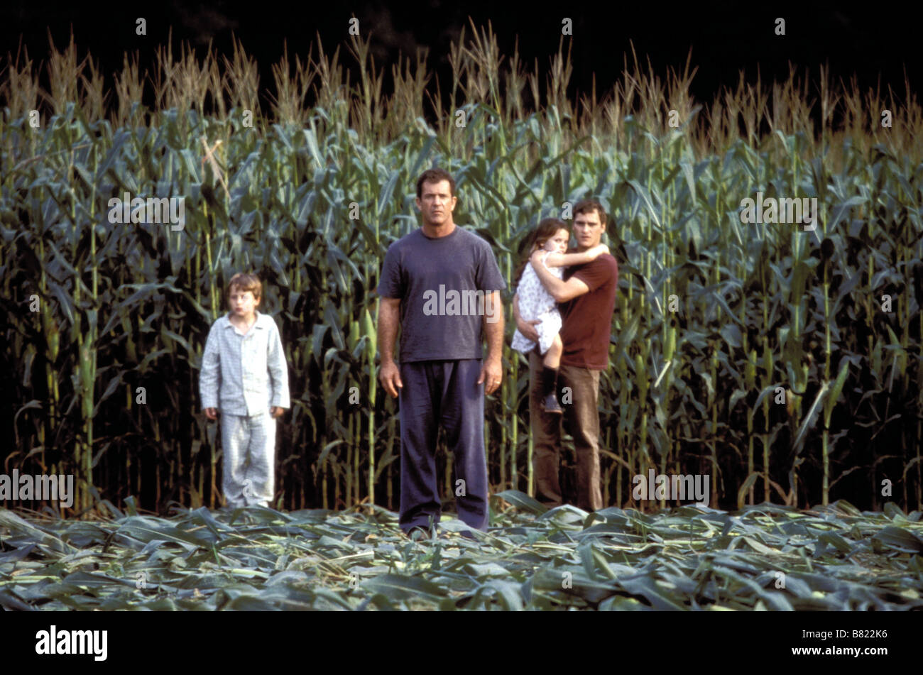 Signes Signs Year: 2002 USA Mel Gibson, Joaquin Phoenix, Rory Stock ...