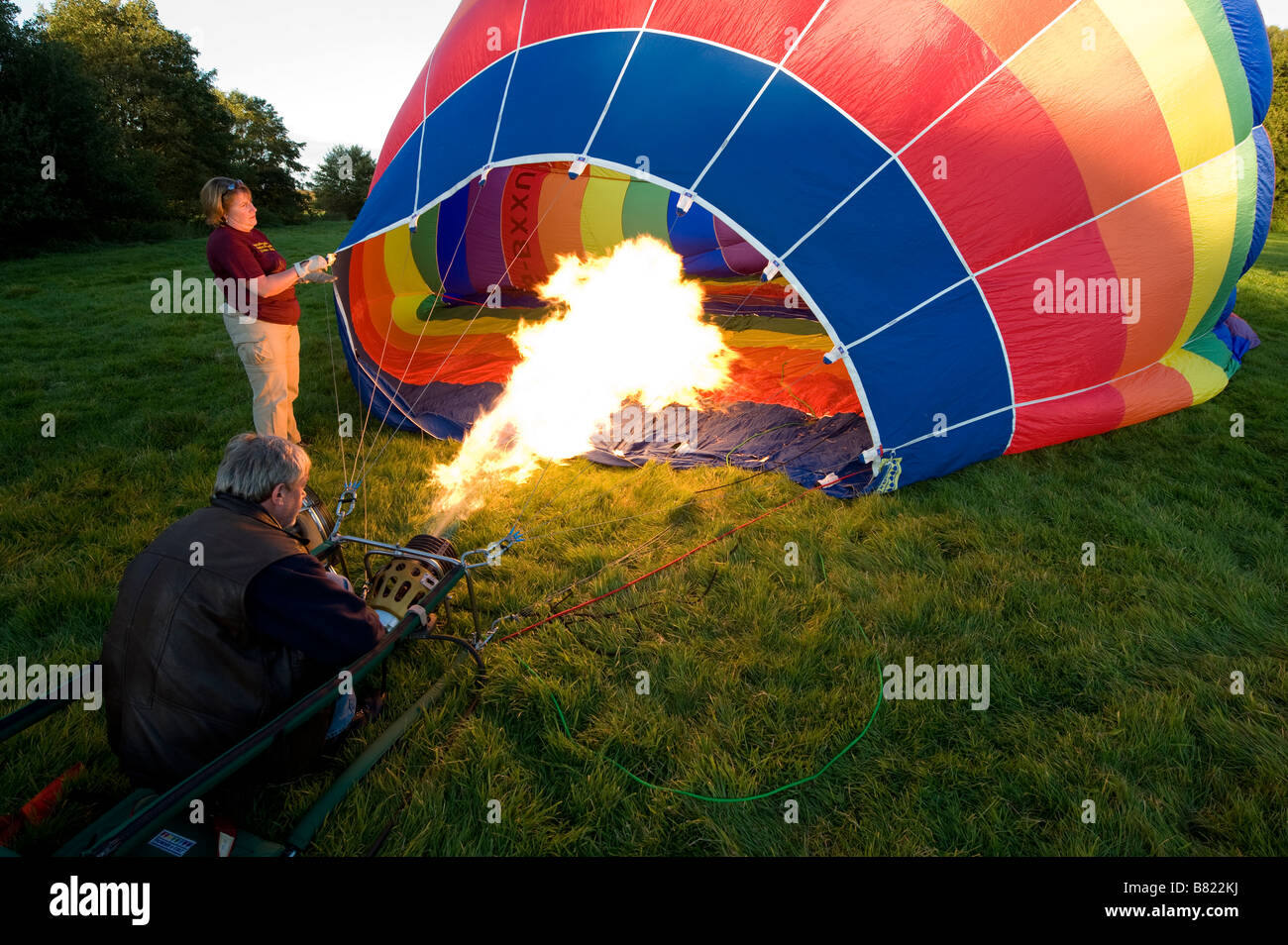 Using burners to inflate a hot air balloon Stock Photo - Alamy