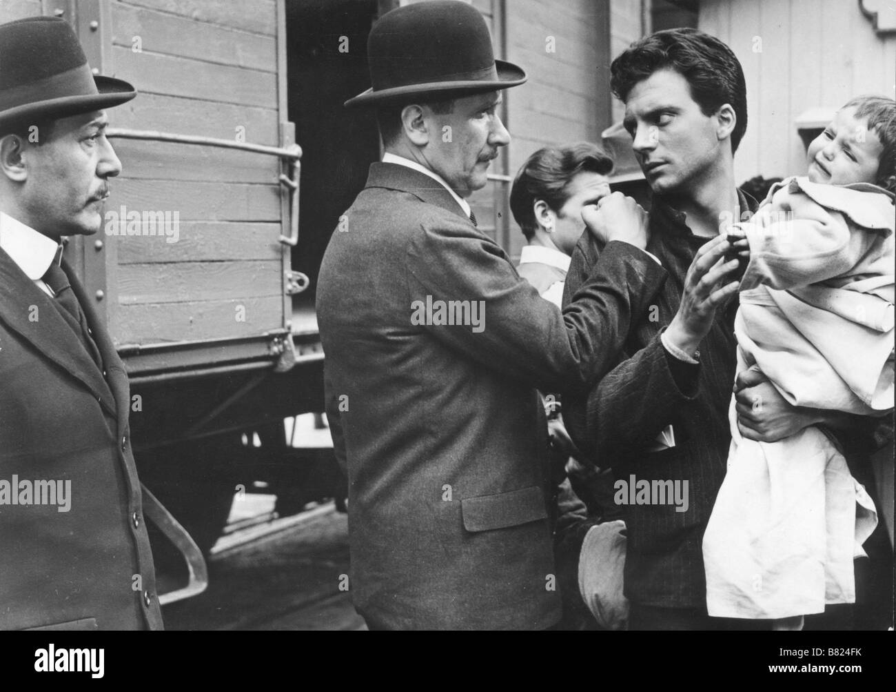 les coupables Processo alla città Year: 1952 - italy Franco Interlenghi ...