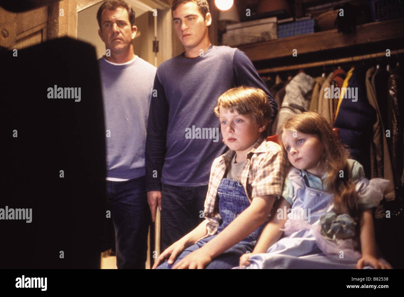 Signes Signs Year: 2002 USA Mel Gibson, Joaquin Phoenix, Rory Culkin ...