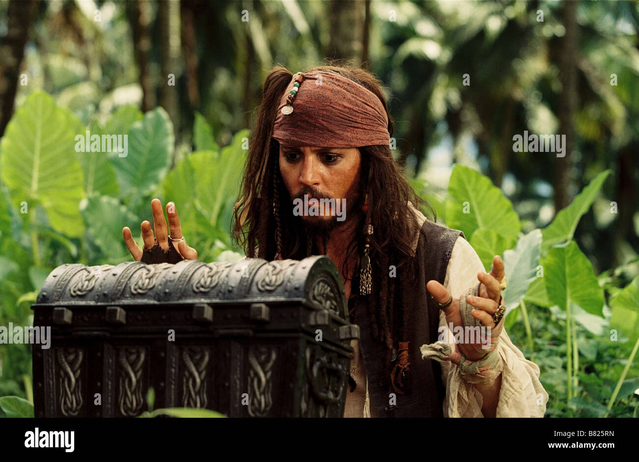 Pirates of the Caribbean: Dead Man's Chest Year: 2006 USA Director ...