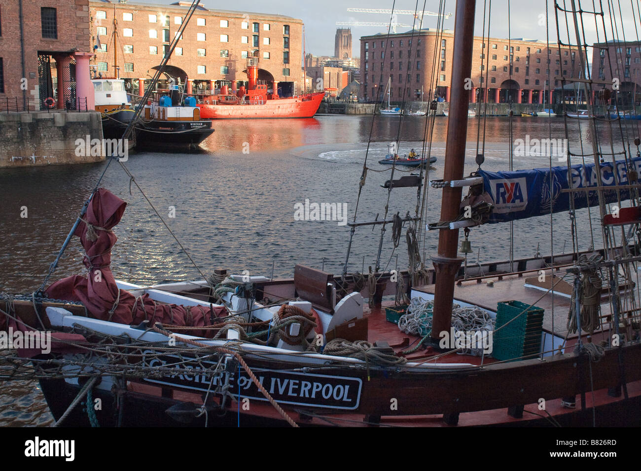 Liverpol docks hi-res stock photography and images - Alamy